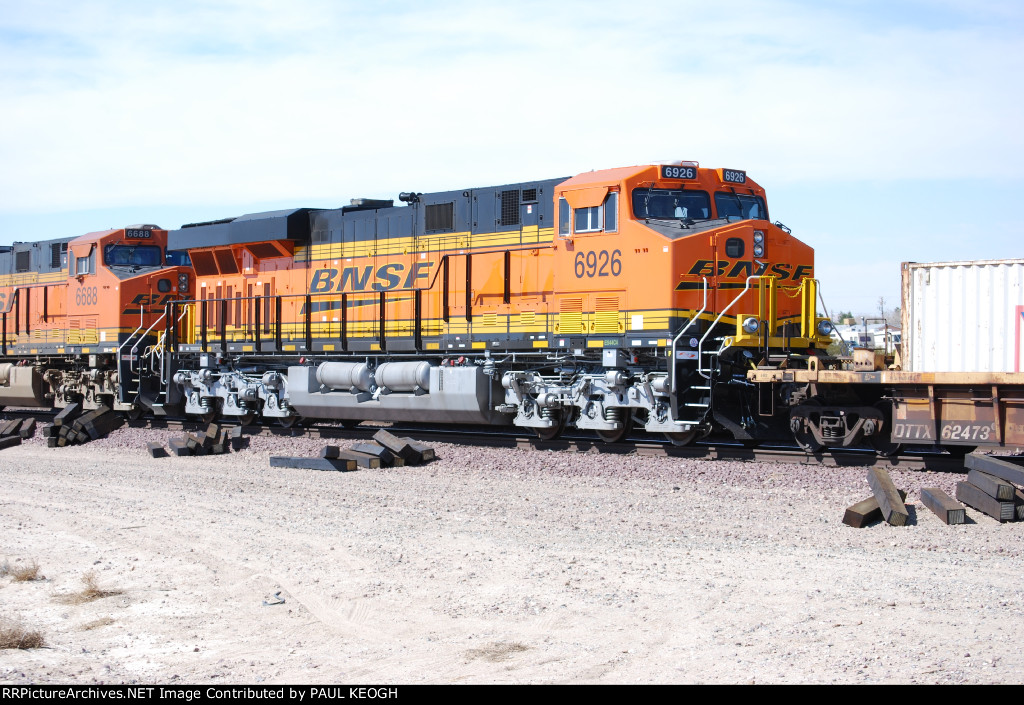 BNSF 6926 with BNSF 6688 push the S LAC-CLO into the BNSF Barstow yard for a crew change.